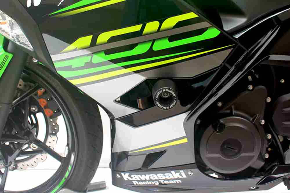 Oggy Knobbs NINJA 400 18-24 Frame Slider Kit - Black – MotoHeaven